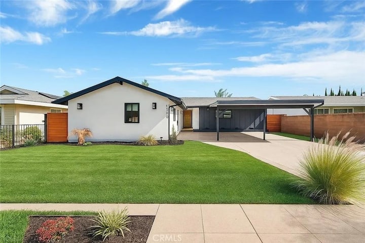 Brand New Guesthouse W/ Rain Shower & Full Kitchen - Los Ángeles, CA