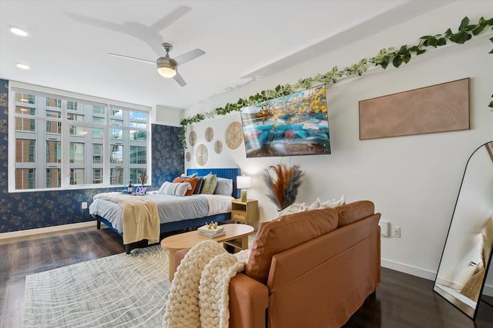 Beautiful Studio King Bed/70in Tv/near Ball Arena - Denver