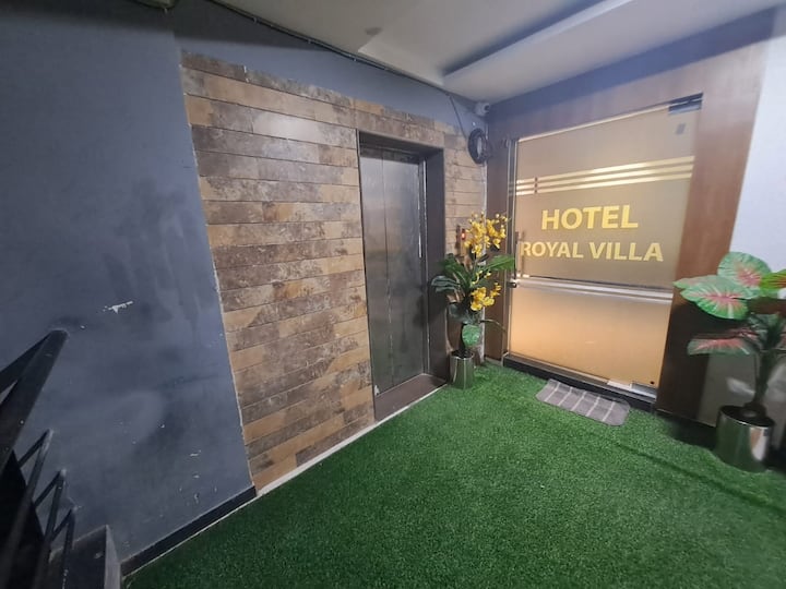 Hotel Royal Villa Is Good  Amazing Stay For Couple - Ahmedabad
