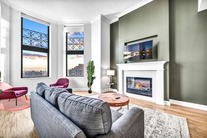 Huge Luxury Flat In Playhouse Square | Downtown - Cleveland, OH