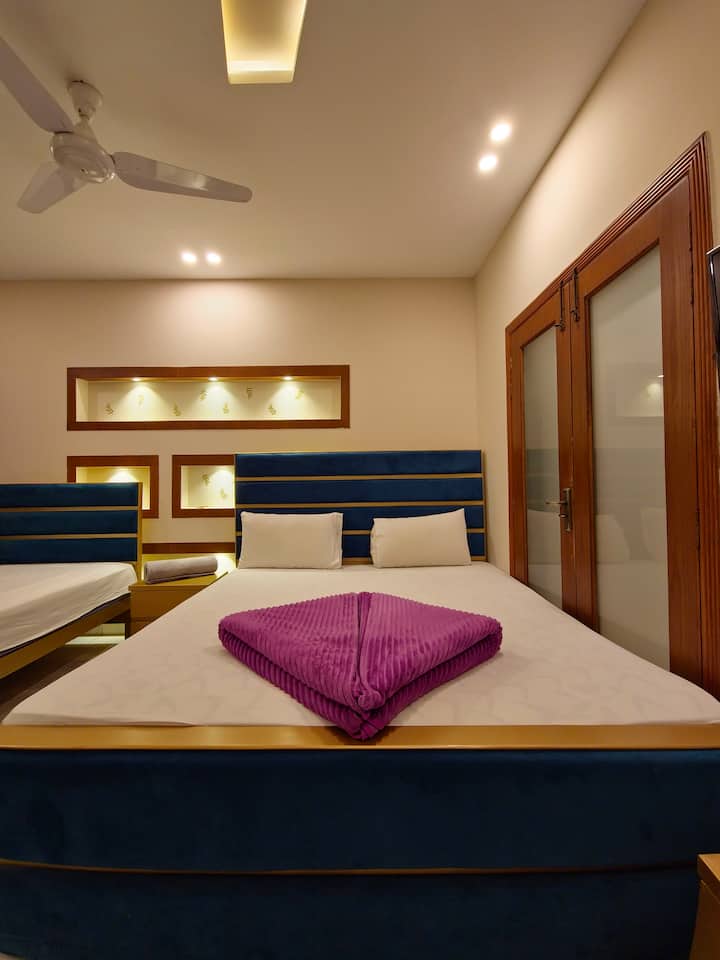 Private Floor In G-15 | Near Airport & City Center - Islamabad