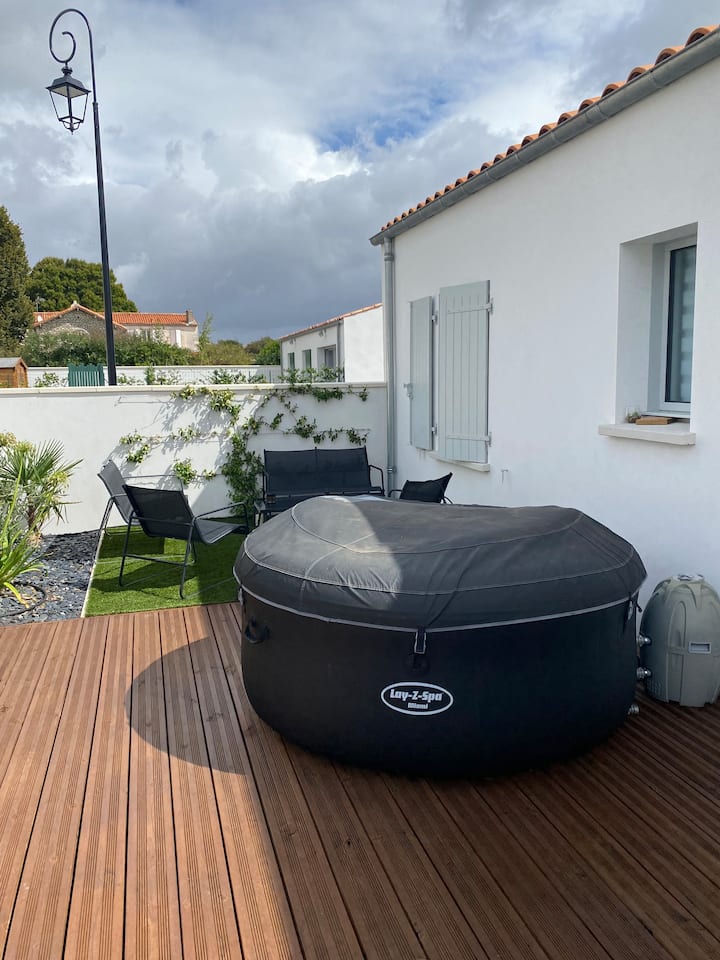 Dans Un Village Classé à 15min Des Plages - Royan