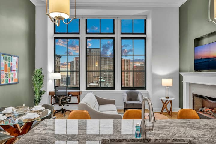 Luxury Condo Heart Of Downtown | 98/100 Walk Score - Cleveland