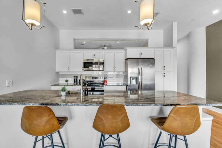 Super Lux Downtown 1bd Condo | Gym | 24/7 Security - Cleveland, OH