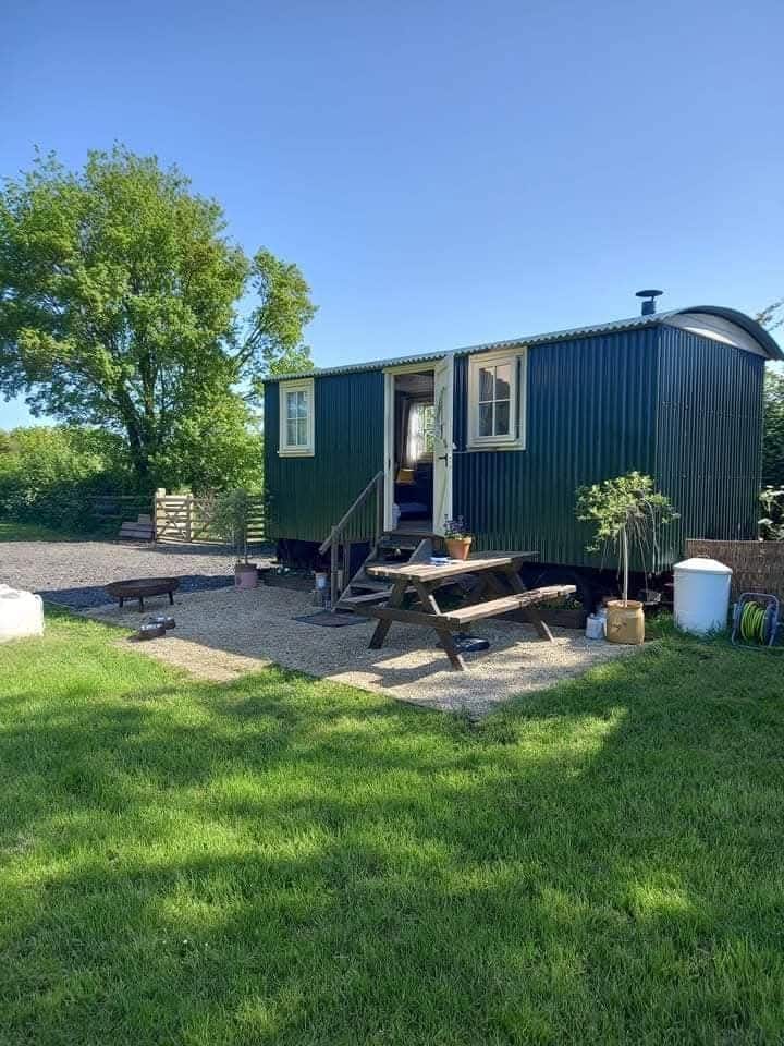 Merrywell Paddock & Shepherds Hut - Cotswolds