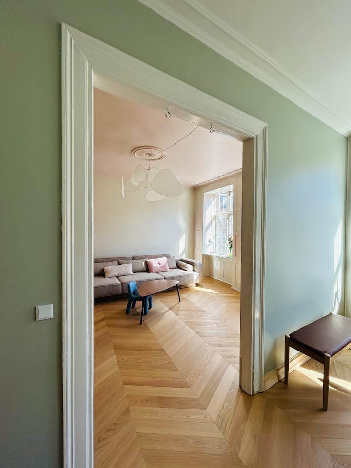 Grand Vesterbro Apartment With Spacious Balcony - Copenhaguen