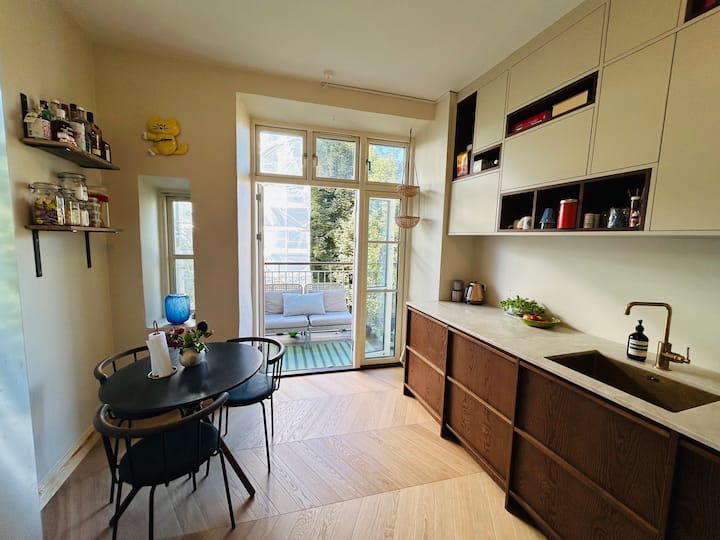 Grand Vesterbro Apartment With Spacious Balcony - Copenhague