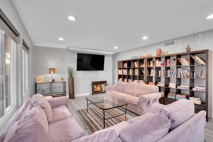 Disneyland Group Stay | 2 Homes In One In Tustin - Tustin, CA