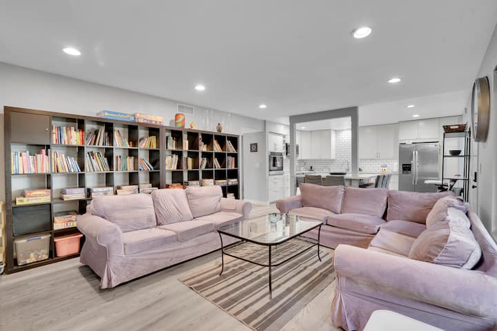 Disneyland Group Stay | 2 Homes In One In Tustin - Santa Ana, CA