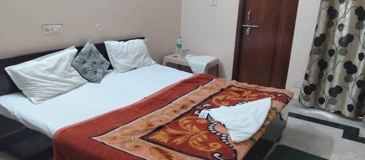 Peaceful Home Stay With Balcony And Homely Comfort - Lucknow