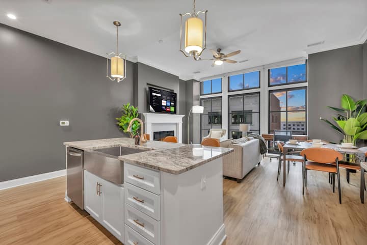 Ultra Chic Condo In The Heart Of Downtown! - Cleveland