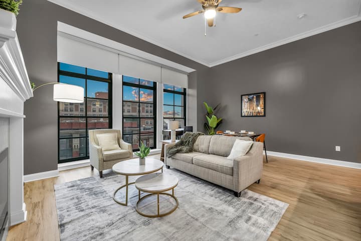 Warm And Cozy Downtown Flat: Free Parking - Cleveland, OH