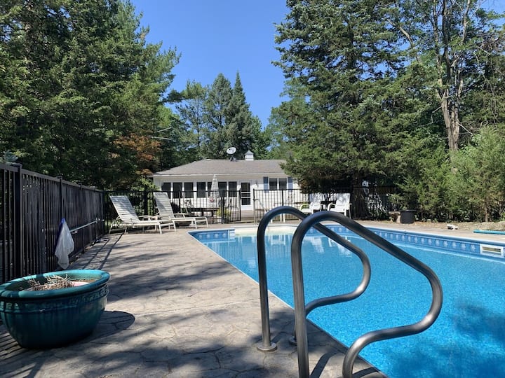Hudson Escape, 13 Acres + Heated Pool & Hot Tub - ゲント, NY