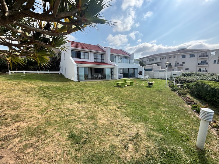 Steps To The Beach! Neat 3 Bedroom Unit Available! - Port Alfred