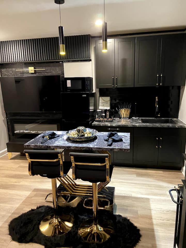 Cozy Modern Studio With Designer Elegant Touches - Belmont, NC