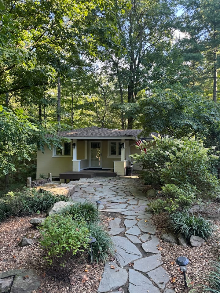 Charming Cottage On Scenic Property - Willoughby, OH