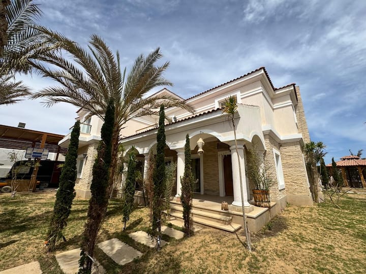 Beautiful Private Beachside Villa - Hurghada