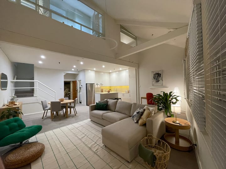 The Vintage Loft | Peaceful 2-bed In Sydney Cbd - Sydney central station