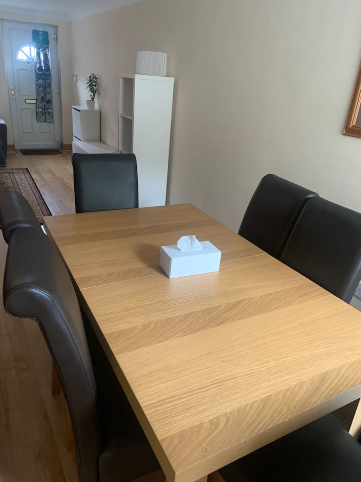 Entire 3 Bedroom House With Garden. - Chatham