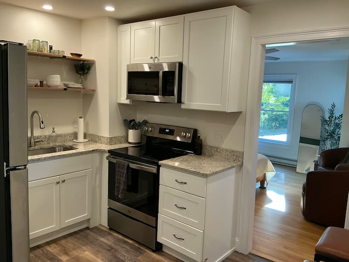 Private Petite Executive Suite In Concord Nh - コンコード, NH