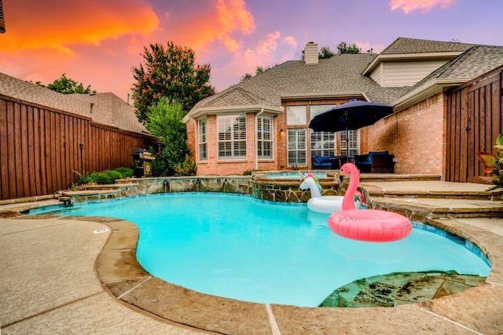 Texas-style Poolside Getaway: 4bdr Oasis For 8 - Frisco, TX