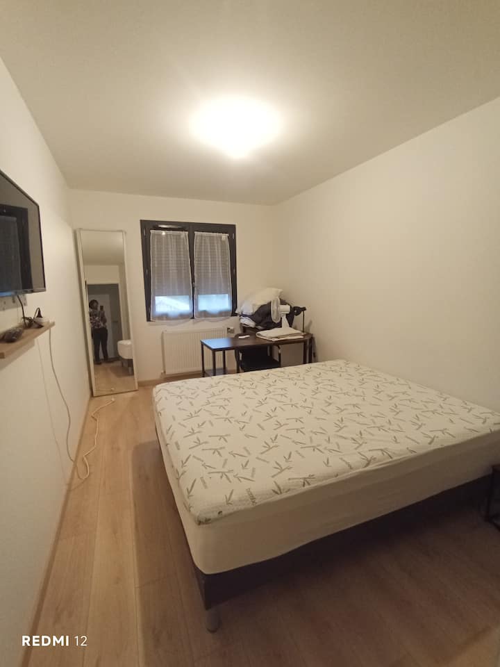 Chambre Moderne Dans Une Maison Neuve - Bourg-en-Bresse