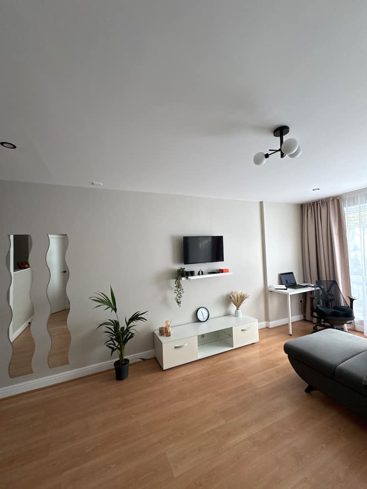 Private Sandyford 2-bed Apt Nr Business Park & M50 - Dublin
