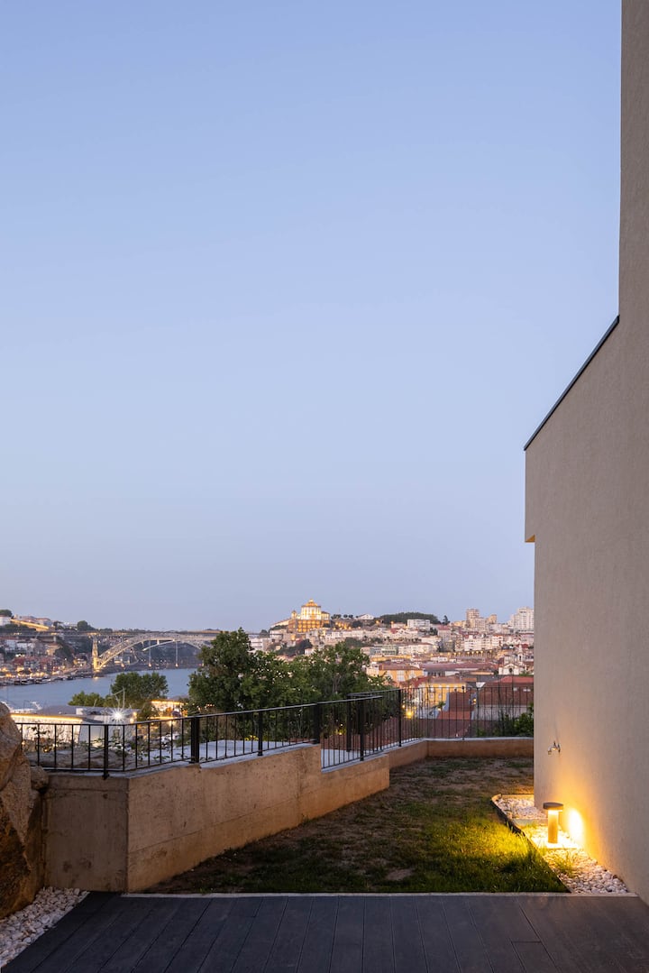 Gaia Riverside Retreat: Private Garden, Pool & Spa - Vila Nova de Gaia