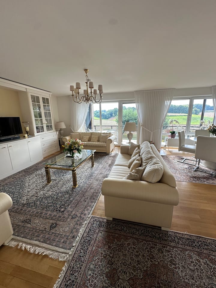 Schöne 2 Zimmer Wohnung Mit Weitblick - Erkrath