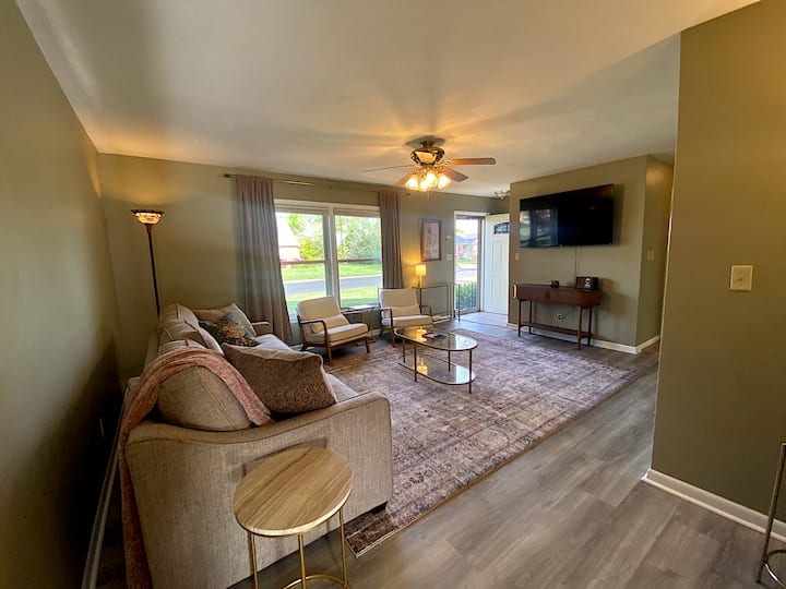 Vintage Charm Retreat | 3br/2ba | Walk To Wesleyan - Owensboro, KY