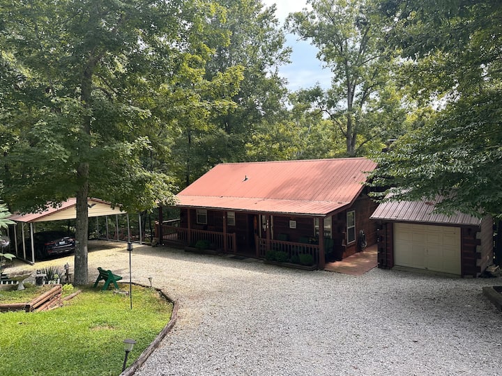 Nolin Lake Lakefront Log Cabin | Hot Tub • Firepit - Nolin Lake State Park