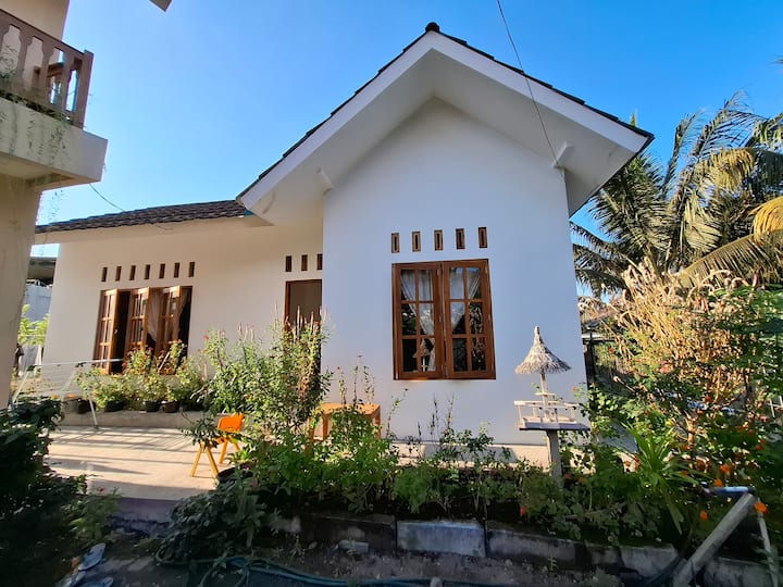 A Cozy House With Wi-fi, Located Near The Airport - Labuan Bajo