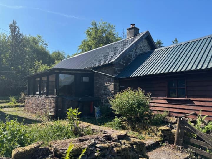 Rosewood Cottage
Off Grid Mountain Lodge - Irlande