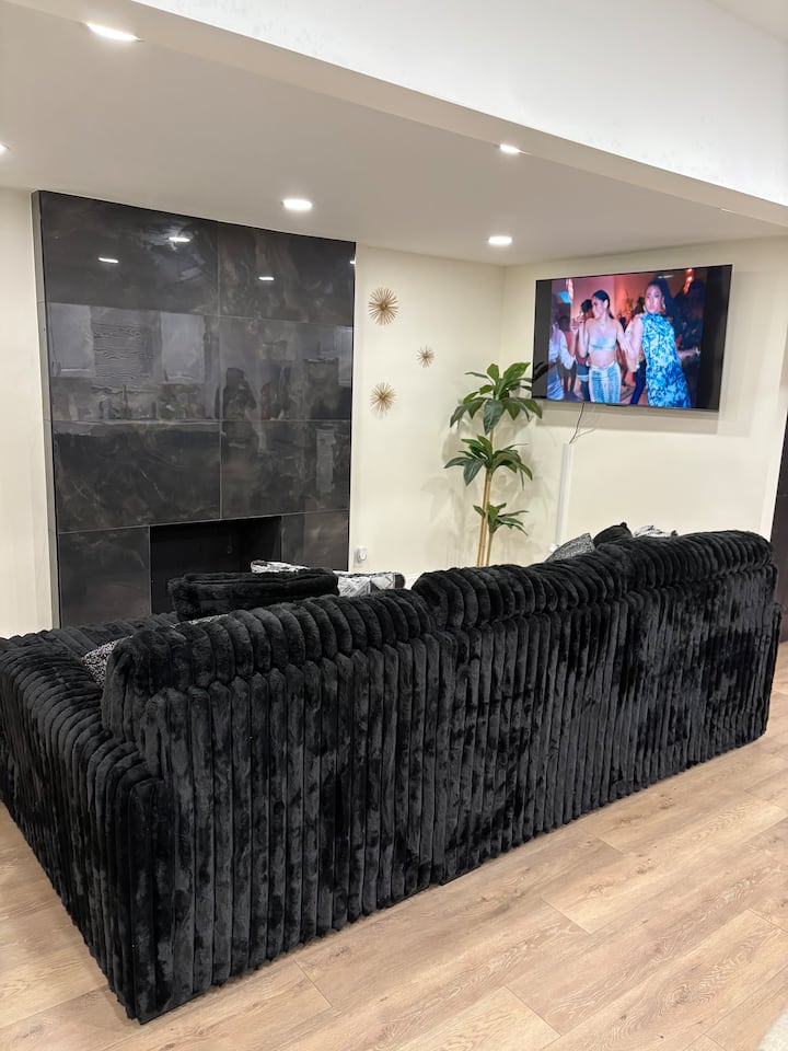 Luxury Retreat - Detroit, MI