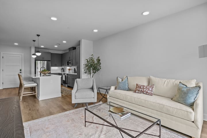 Lexington Lakeside Retreat - The Landing - Lexington, KY