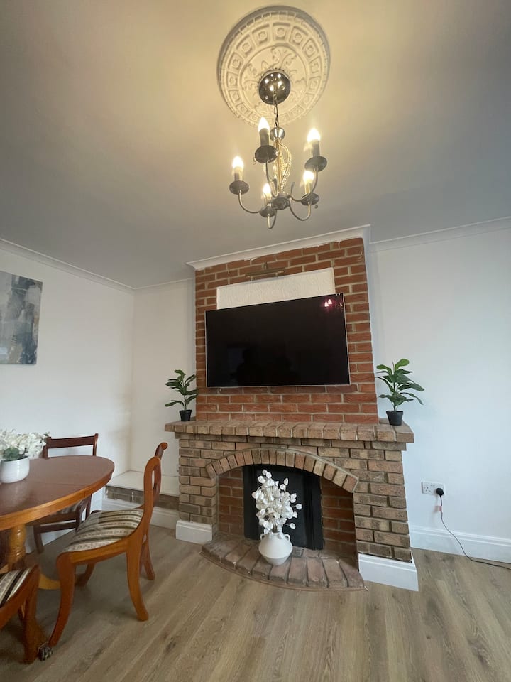 Spacious 2bedroom East London Flat With Parking - Dagenham