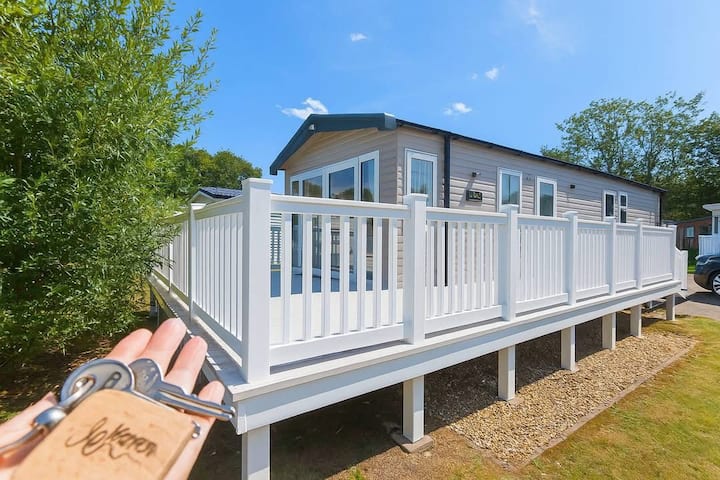 Kate & Jamie's Holiday Home
Rockley Park, Poole - Poole
