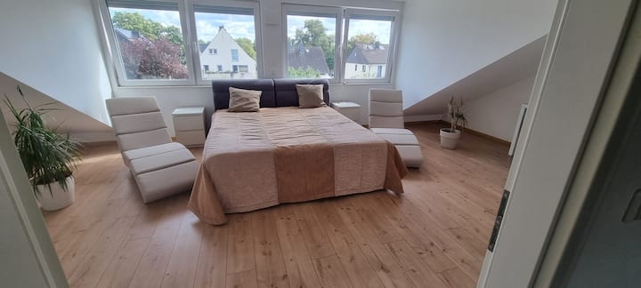 Moderne Dachwohnung In Ruhiger Lage Top Anbindung - Wesseling