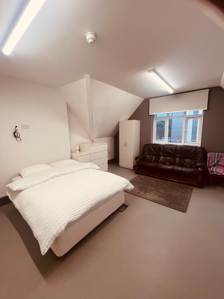 2 Double Bed Rooms In A City Centre Community Pub - Coventry