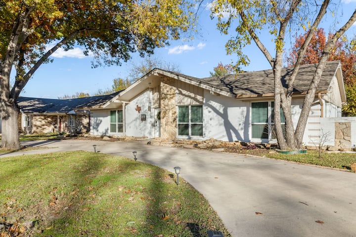 Esquire Event-ready! Sleeps 9 | Dfw & At&t Stadium - Grand Prairie, TX