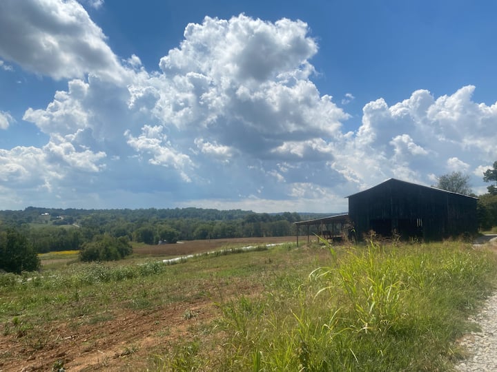 Countrycharm, Peace, Minutes To Anything You Need - Edmonton, KY