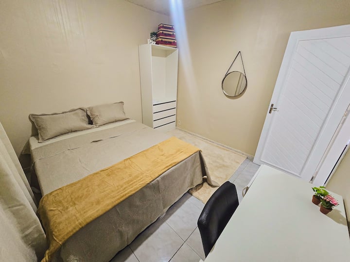 Quarto No Bairro Japiim. Conforto E Tranquilidade. - Manaus