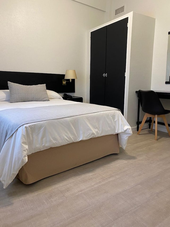 Central Hotel Ideal For Merchants And Travelers - Avellaneda