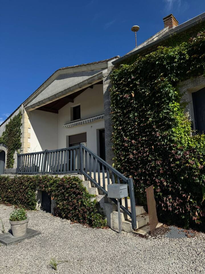 Dépendance De Château - Appartement 6 Personnes - Sainte-Foy-la-Grande