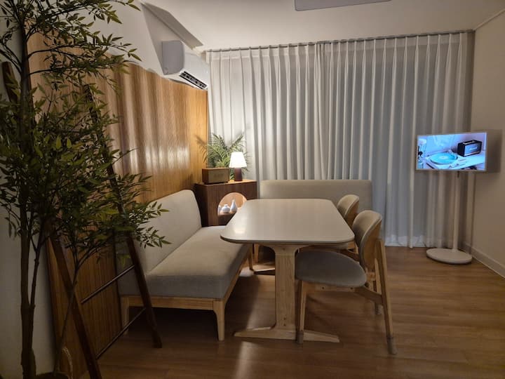 황리단길&동궁과월지&천마총 6분 거리/무료자전거/ 오락기/안마의자/에어랩/빔 프로젝트 - 황성동