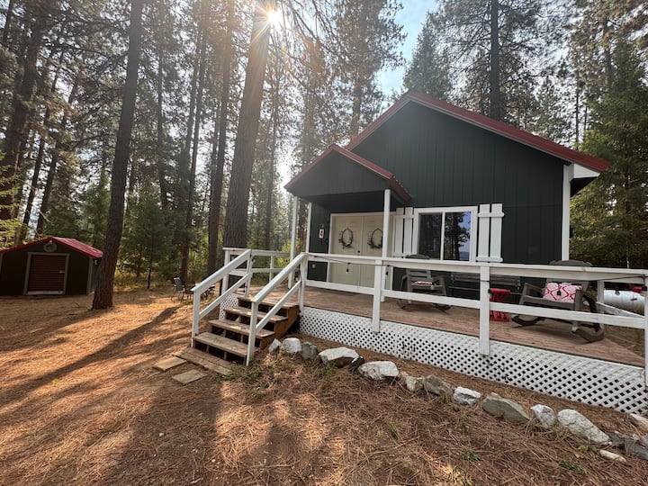 Cabin On The Hill - Garden Valley, ID