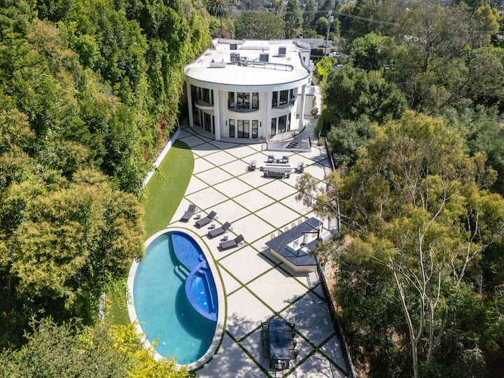 Noble Crest - Santa Monica, CA
