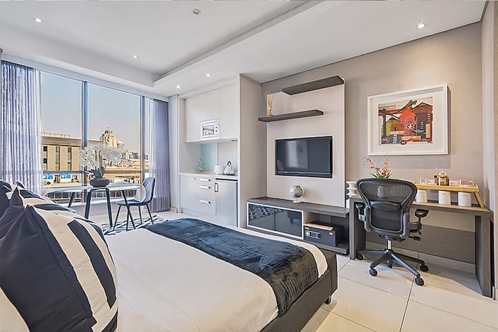 Sandton Skye Luxurious Apartment Power&water Backp - Sandton