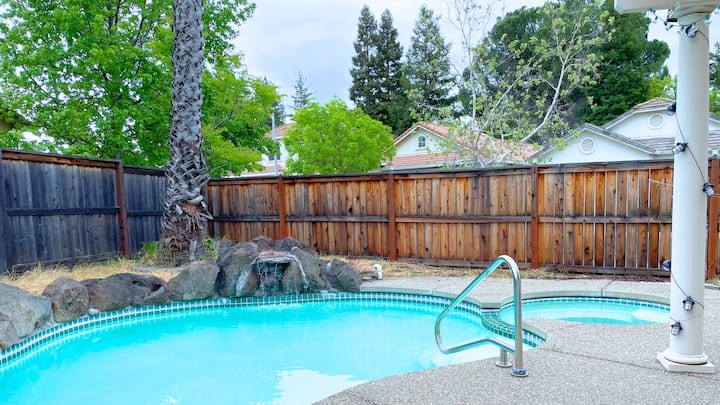 Cozy 2br Home • 3 Beds • Pool/spa • Sofa Pull-out - Roseville, CA