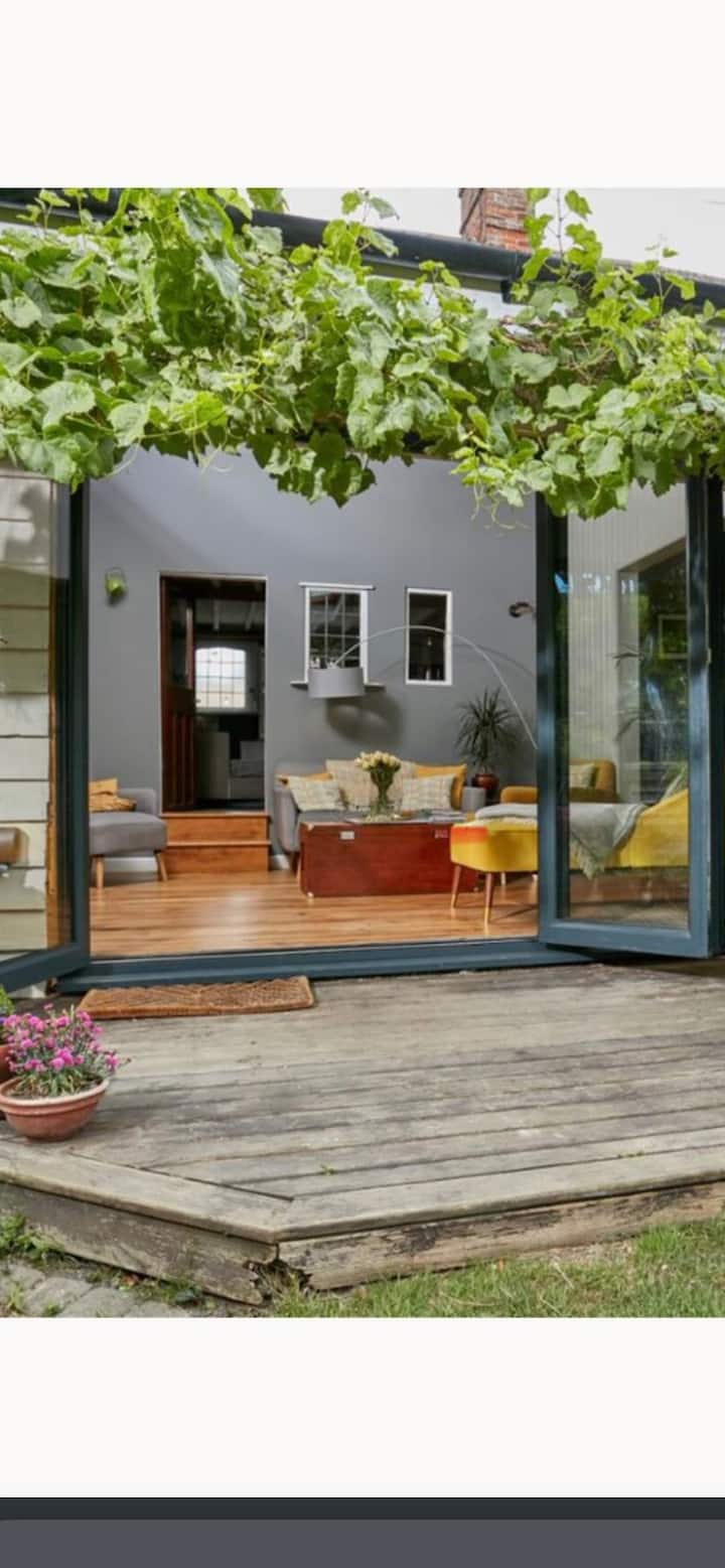 Stylish Cambridge 4br Home, Sauna, Ht, Huge Garden - Essex